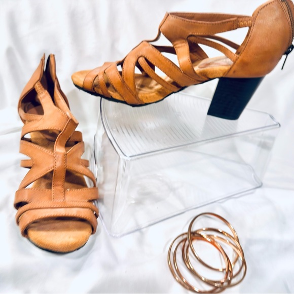 easy street | Shoes | 23 Coastal Chic Sandals Easy Street Block Heels ...